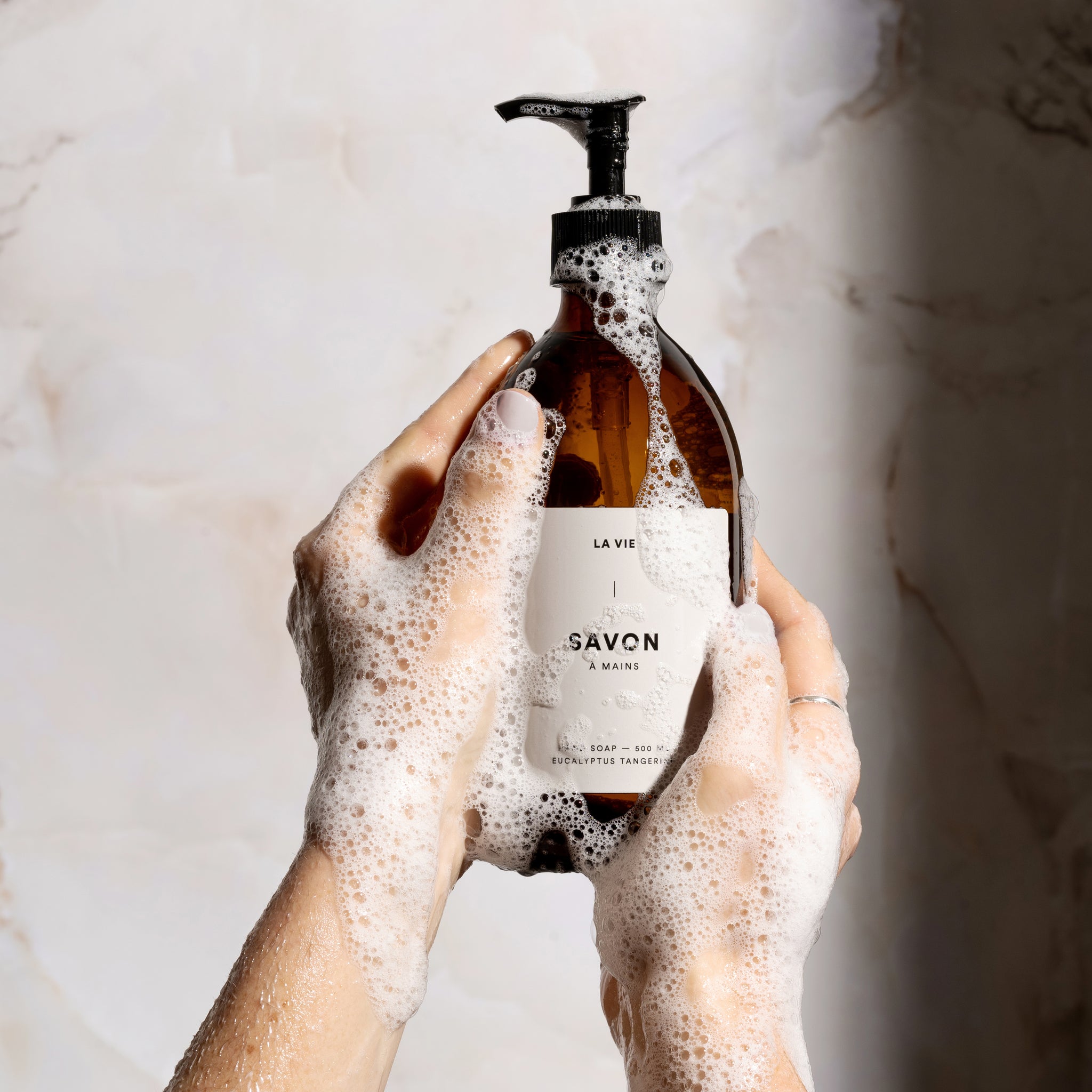 Savon à mains LA VIE | Eucalyptus Tangerine | 500ml– Atelier La Vie ...